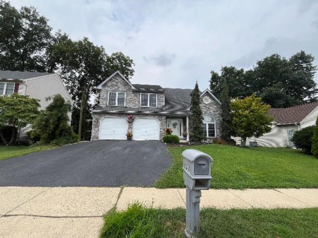 5 Br, 4 bath, Single Family 1036 Meadow Dr