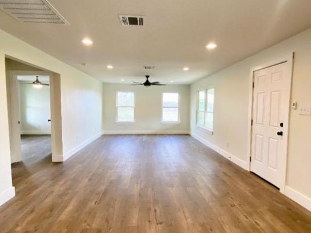5 Br, 4 bath, Single Family 10888 State Park Rd