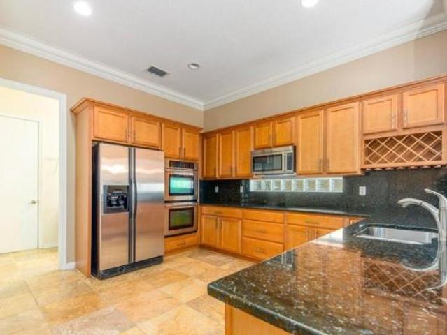 5 Br, 4 bath, Single Family 1088 Grove Park Circle