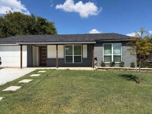 5 Br, 4 bath, Single Family 1211 Cedar Hill Ln