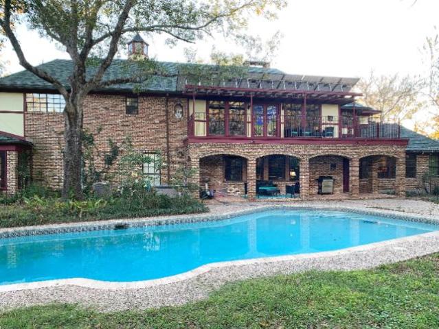 5 Br, 4 bath, Single Family 37 Pamela Lane