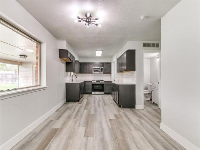 5 Br, 4 bath, Single Family 4500 NW 32nd St