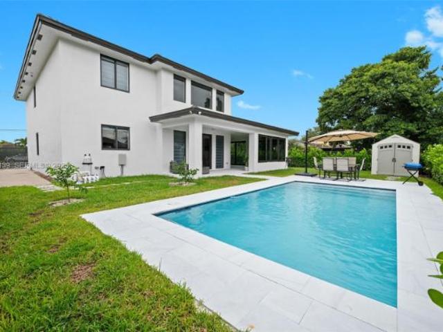 5 Br, 4 bath, Single Family 457 Lafayette Dr
