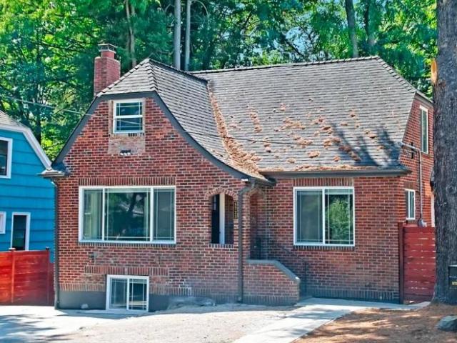 5 Br, 4 bath, Single Family 5723 25th Ave NE
