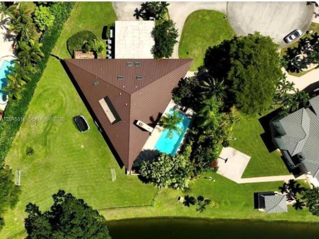 5 Br, 4 bath, Single Family 8925 SW 102nd Ter