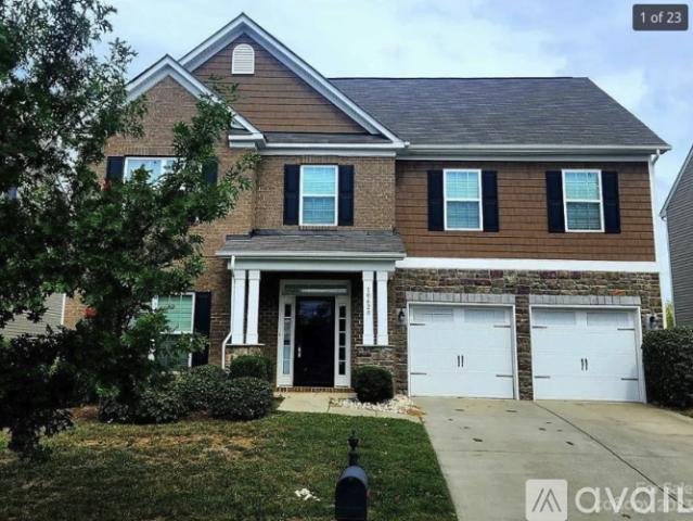 5 BR, 4 BA Apartment 10420 Paisley Abbey Lane, Charlotte, NC 28273