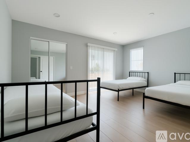5 BR, 4 BA Apartment 1265 E Adams Blvd, Unit 1, Los Angeles, CA 90011