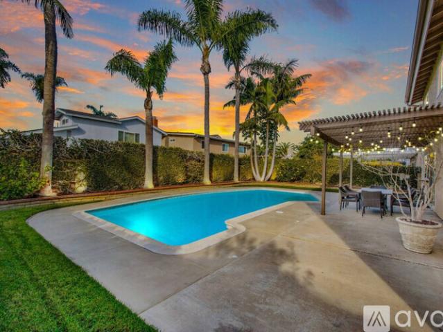 5 BR, 4 BA Apartment 20111 Glacier Cir, Huntington Beach, CA 92646