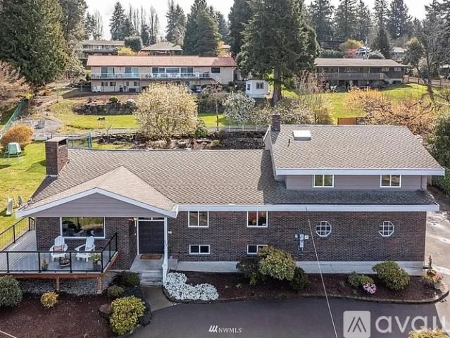 5 BR, 4 BA Apartment 233 Southwest 189th Place, Normandy Park, WA 98166