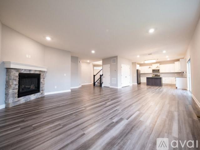 5 BR, 4 BA Apartment 4849 Stable View Drive, Woodbury, MN 55129