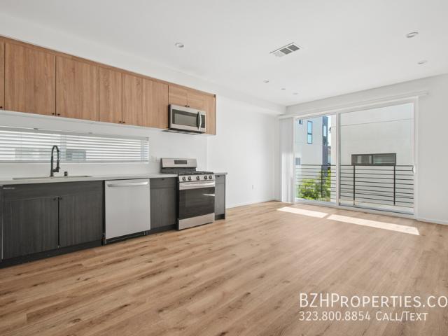 5 BR, 4 BA Apartment 662 1/2 N Mariposa Ave, Los Angeles, CA 90004
