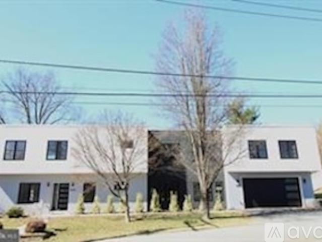 5 BR, 4 BA Apartment 8618 Jones Mill Rd, Chevy Chase, MD 20815