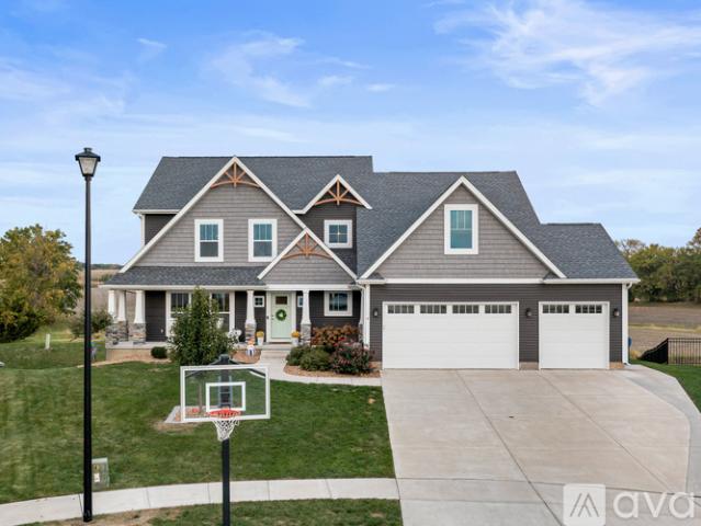 5 BR, 4 BA Apartment 9 William Ct, Le Claire, IA 52753