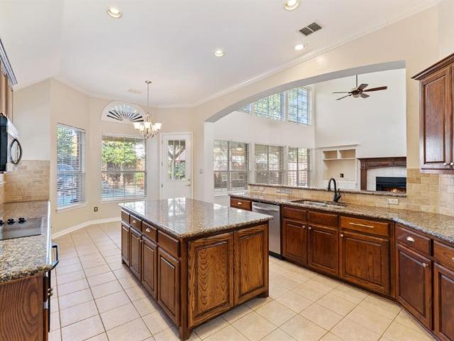 5 BR, 4 BA in Allen