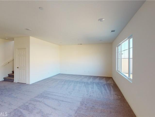 5 BR, 4 BA in Highgrove