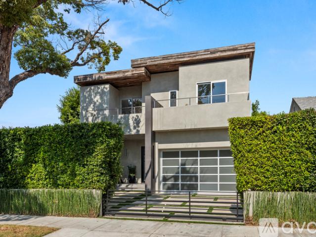 5 BR, 5.5 BA Apartment 6617 Lindenhurst Ave, Los Angeles, CA 90048