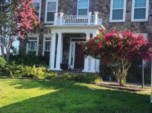 5 Br, 5 bath, Single Family Home 10 Columbia Way
