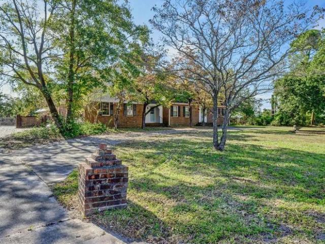 5 Br, 5 bath, Single Family 102 Bretonshire Rd