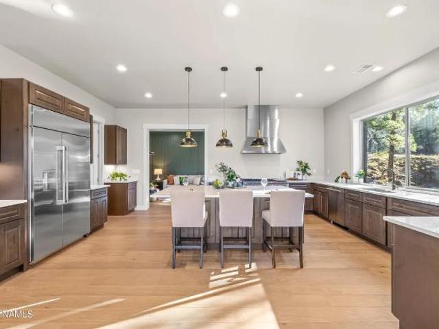 5 Br, 5 bath, Single Family 1183 N Worthington