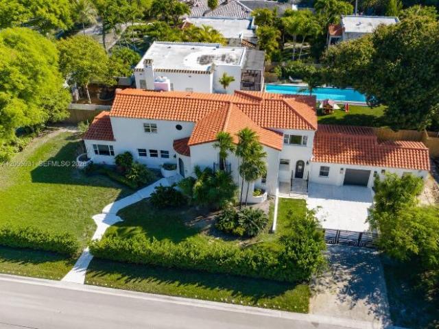 5 Br, 5 bath, Single Family 3190 Sheridan Ave