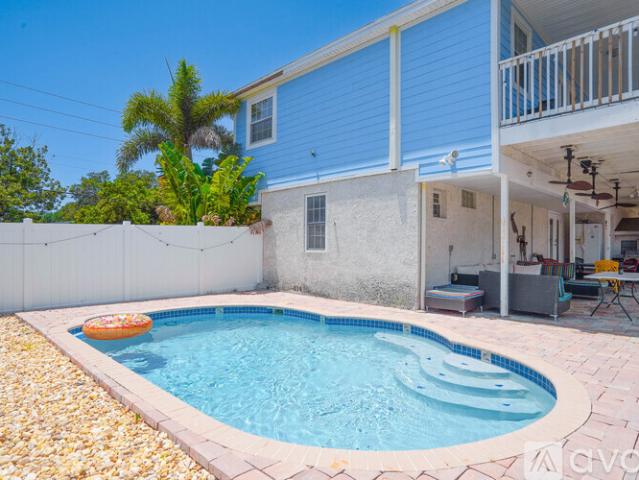 5 BR, 5 BA Apartment 1826 58th St S, Gulfport, FL 33707
