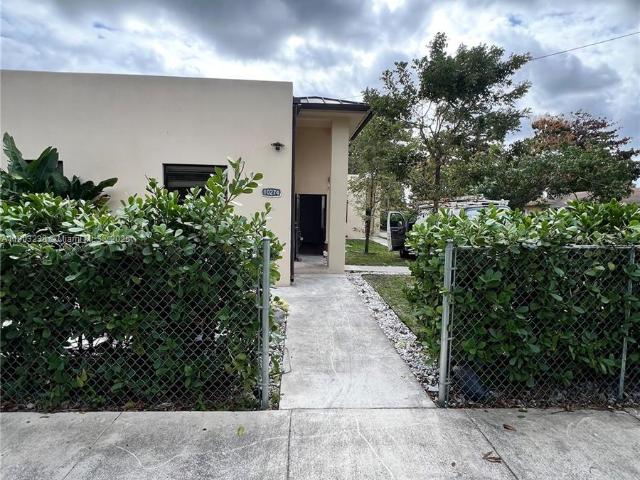 5 BR, 63 BA in West Perrine