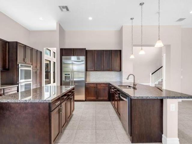 5 Br, 8 bath, Single Family 8527 Lewis River Road
