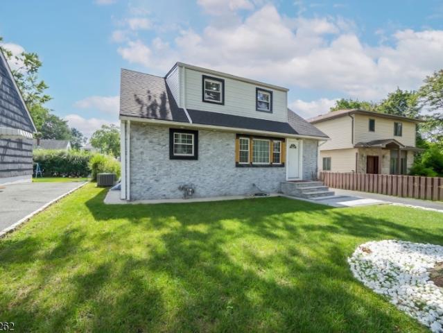 5 Briar Ln