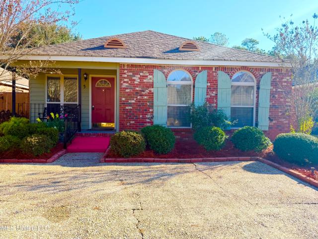 5 Bridgefield Ct, Hattiesburg, MS 39402 | MLS #4131 | Compass