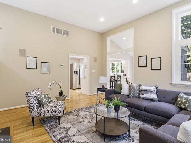5 Brookside Circle