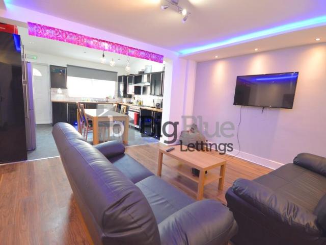 5 Brudenell Grove, Hyde Park, Leeds LS6 7 bed property to rent £4,884 pcm £1,127 pw
