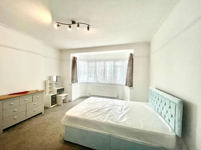 5 Culmington Road, West Ealing W13 4 bed house to rent £3,200 pcm £738 pw