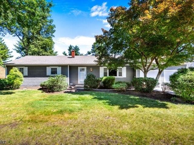 5 Camelot Dr, East Brunswick, NJ 08816
