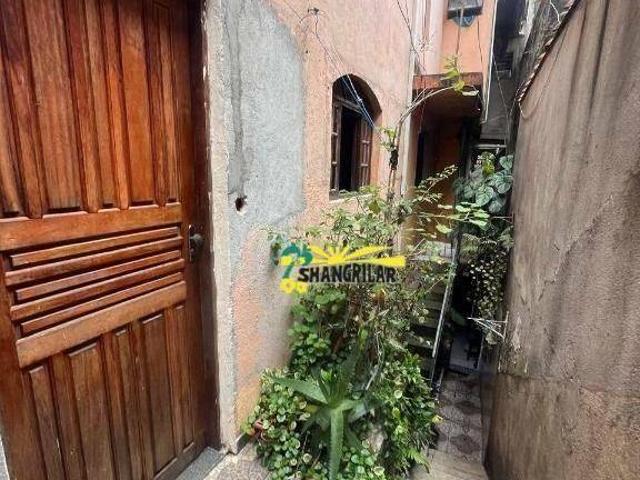 5 Casas para renda ou moradia 3 de 3 cômodos e a da frente com 2 dormitórios, varanda e garagem à