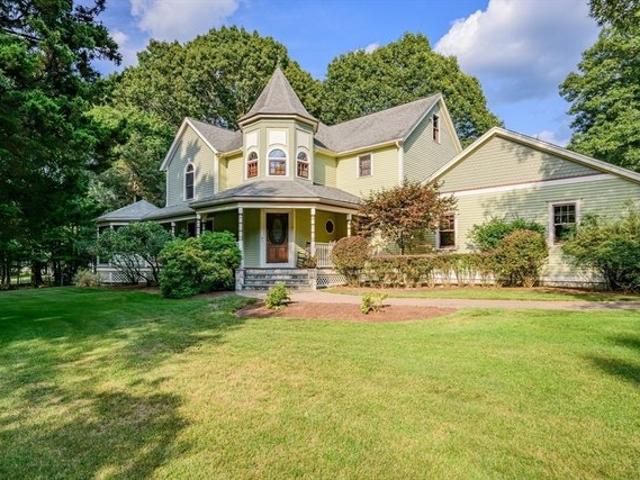 5 Captain Harris Dr, Freetown, MA 02702