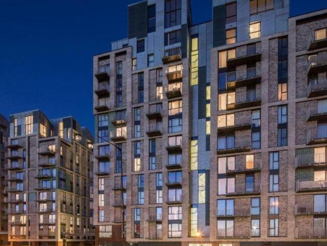 5 Caxton Street North, London, E16 1XJ 1 bed apartment to rent £2,149 pcm £496 pw