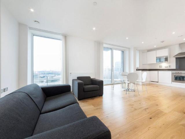 5 Caxton Street North, London. 2 bed apartment to rent £2,600 pcm £600 pw