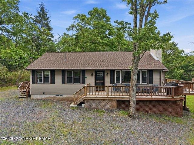 5 Chalet Ct, Lake Harmony, PA 18624