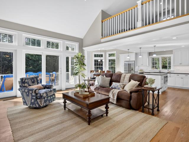 5 Cliffs Way