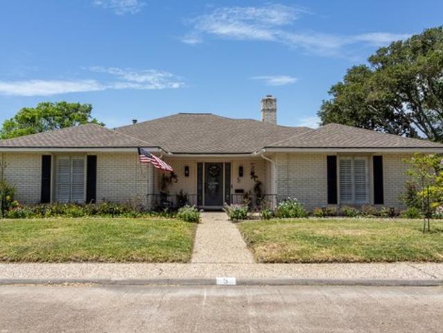 5 Colony Park Cir, Galveston, TX 77551