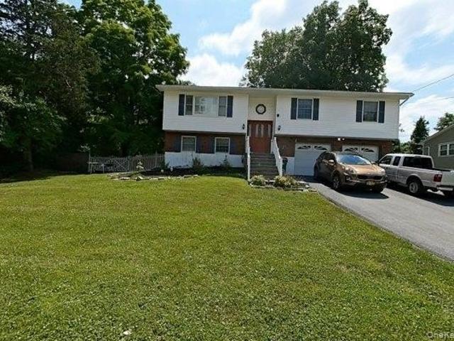 5 Colette Dr, Poughkeepsie, NY 12601