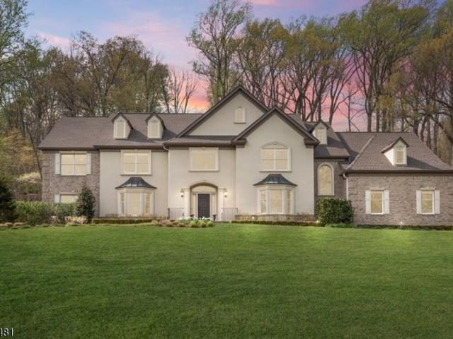5 Cotswold Ln, Warren Twp, NJ 07059
