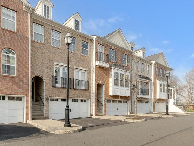 5 Creekside Ct, Secaucus, NJ 07094 | MLS #260006 | Compass