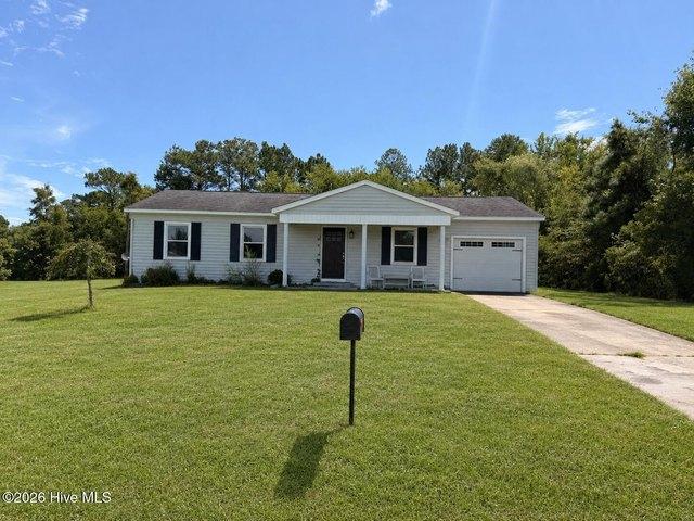 5 Crown Point Rd, Hubert, NC 28539