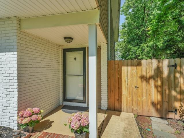 5 Davis Ave
