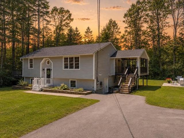 5 Davis Dr, Saco, ME 04072