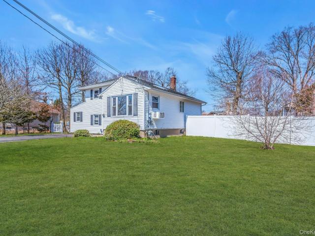 5 Diane Pl, Bay Shore, NY 11706 | MLS #981374 | Compass