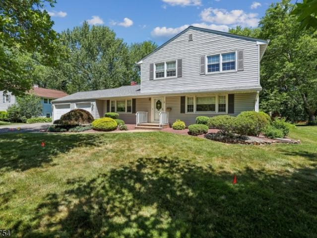 5 Dogwood Ct