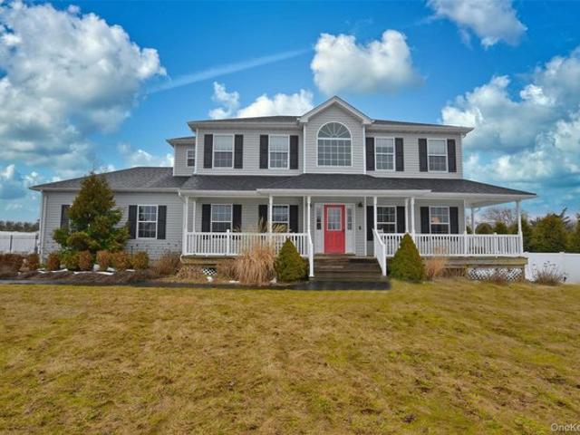 5 Dogwood Ln, East Moriches, NY 11940