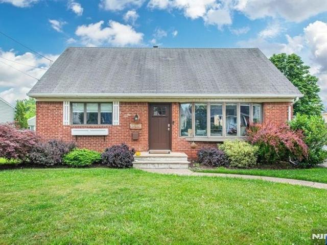 5 Doherty Dr E, Clifton, NJ 07013